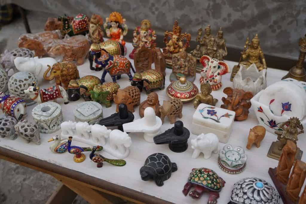 Most Valuable Costume Jewelry: Identification, Valuation, And Buying ...